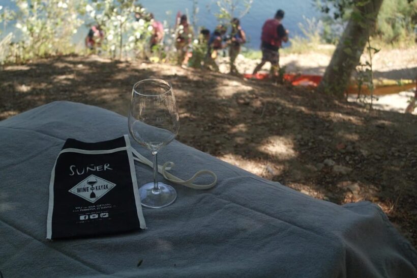 Kayak tour and Wine tasting at the Ebro river - The Value Proposition