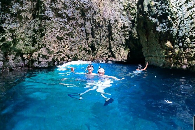 Kayak Tour With Cave Experience - Exploring the Caves