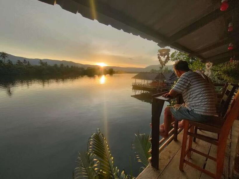Kayaking tour around green cathedral - How the Tour Is Structured