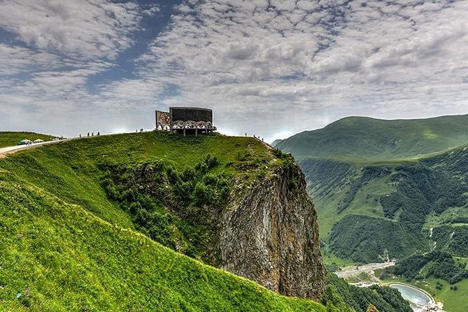 Kazbegi Full-Day Private Tour With Scenic Stops From Tbilisi - Ananuri Fortress and Its Historical Significance