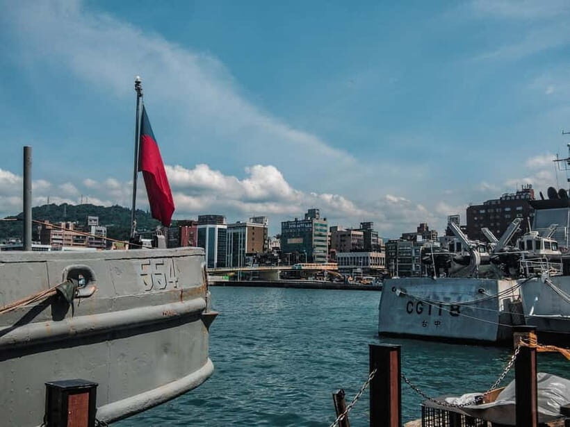 Keelung: Guided Walking Tour with Snacks and Drink - Key Points