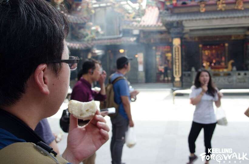 Keelung Half-Day Food Tour: Explore Day & Night Markets - Exploring Miaokou Night Market