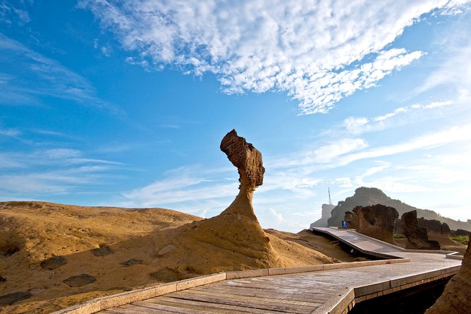 Keelung Shore Excursion: Yehliu Geopark, Jiufen, Houton Cat Village Private Tour - Transportation, Guides, and Practicalities