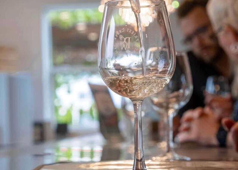 Kelowna: E-Bike Guided Wine Tour with Lunch & Tastings - Who Will Love This Tour?