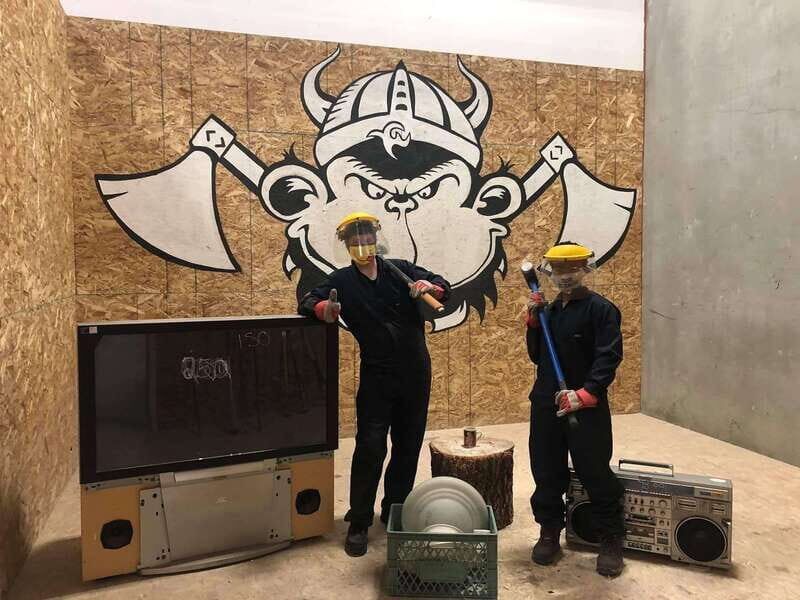 Kelowna: E-Bike Ride and Axe Throwing Adventure - Practical Details and Equipment