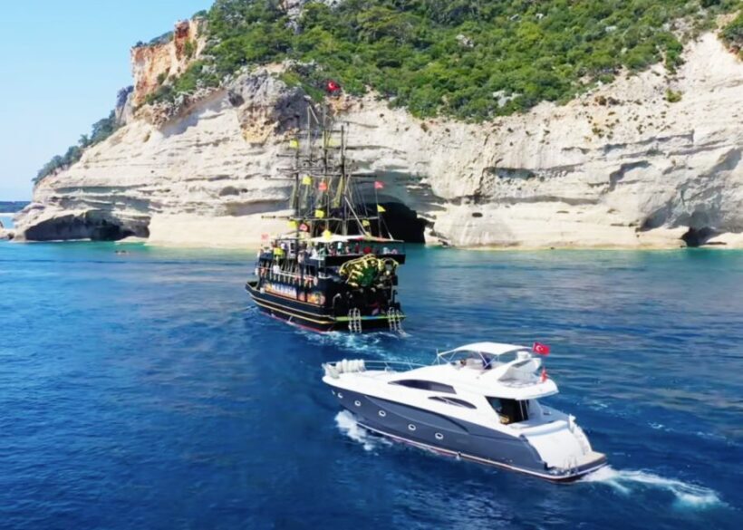 Kemer/Antalya/Belek/Kundu, Exciting Pirate Ship Adventure - The Foam Party and Live Entertainment