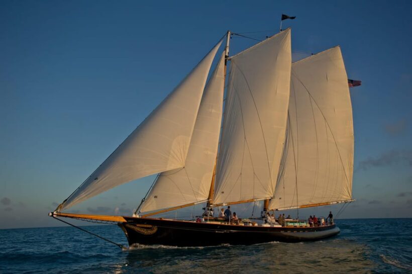 Key West: Live Christmas Holiday Music Cruise with Hot Cocoa - Key Points