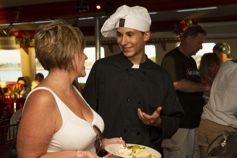 Key West: Sunset Dinner Cruise with Open Bar & Live Music - Who Should Consider This Tour?