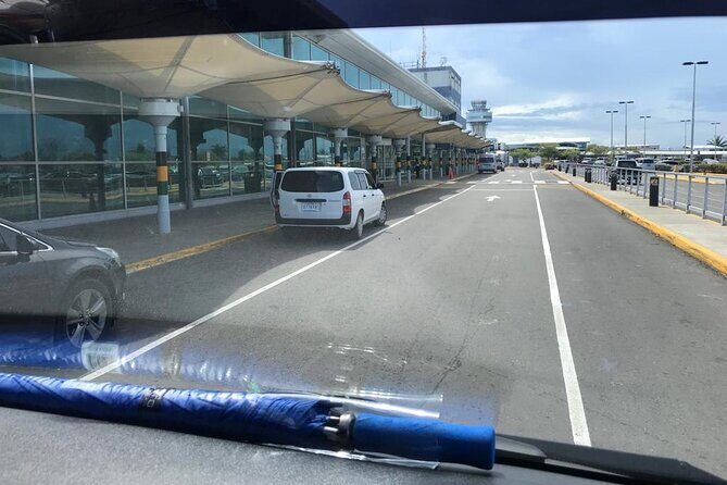 Kingston Roundtrip Airport Taxi Transfer to RIU Ocho Rios & Moon Palace Hotels - The Value of a Private Transfer