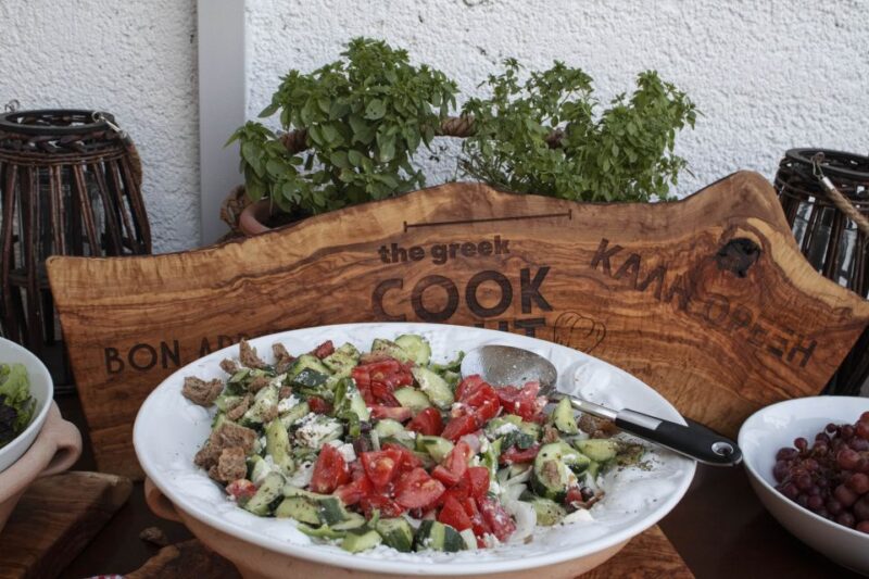 Kissamos: Greek Night with Buffet Dinner and Plate Smashing - FAQ