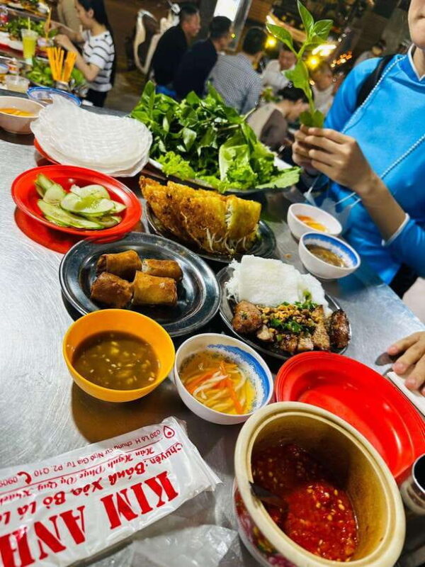 KISSTOUR | Motorbike Food Tour Female Drivers in Ho Chi Minh - Key Points