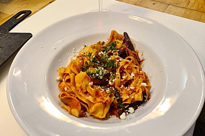 Kitchen of Mamma: Pasta Cooking Class With Market Visit in Rome - Class Size and Participant Requirements