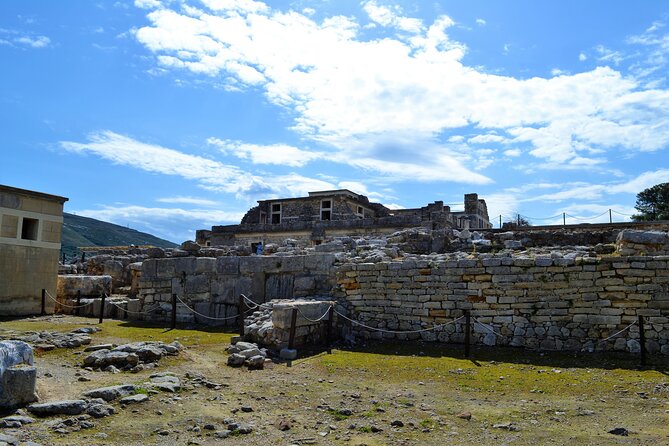 Knossos & Archaeological Museum Shared Guided Tour From Chania - Discovering the Archaeological Museum of Heraklion