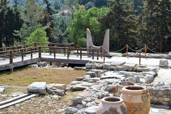 Knossos & Archaeological Museum Shared Guided Tour From Chania - Experiencing the City of Heraklion