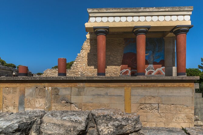 Knossos Palace and Arch. Museum of Heraklion Tour - Meeting Details