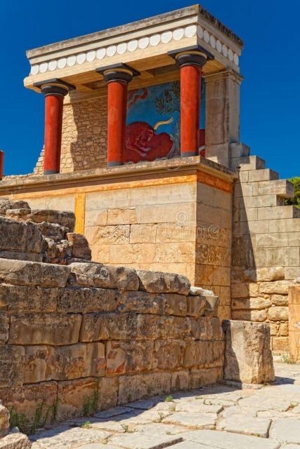 KNOSSOS PALACE AND HERAKLION TOWN ARCHAEOLOGICAL MUSEUM - Comparing the Value