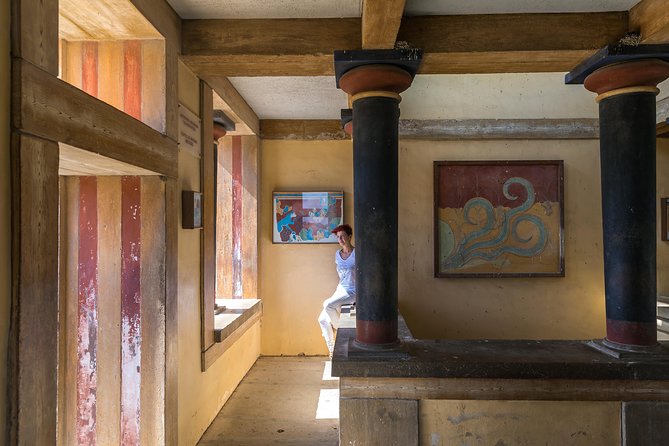 KNOSSOS PALACE private tour ( with Transfer from Heraklion Prefecture ) - Key Points