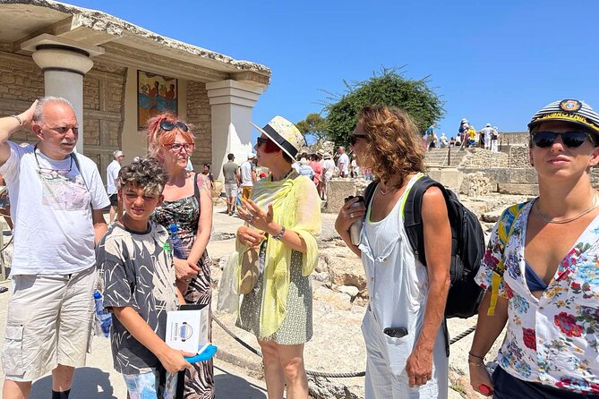 Knossos Palace With Transfer and Entry Ticket - Exploring the Palace