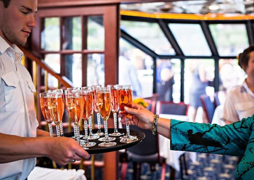 Knoxville: Sunset Dinner Cruise on Tennessee River - Key Points
