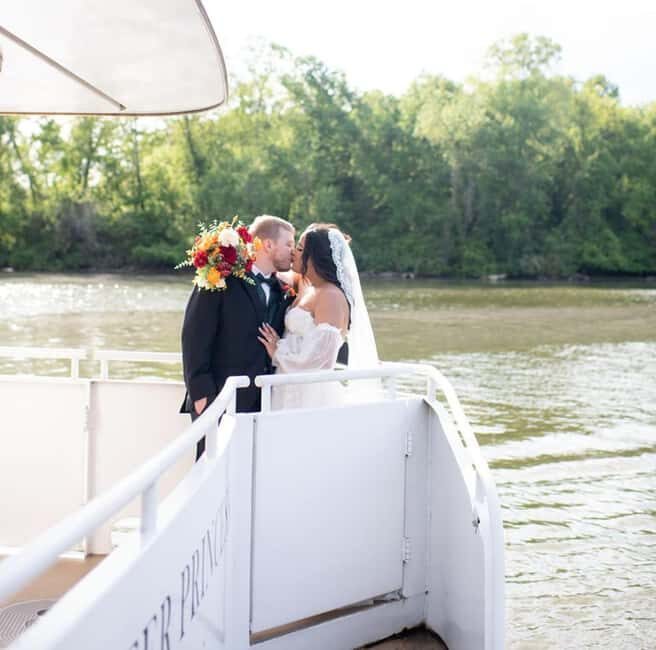 Knoxville: Sunset Sightseeing Cruise on Tennessee River - Discovering Knoxville from the Water
