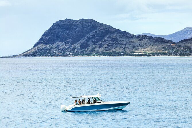 Ko Olina Private Luxury Charter for up to 6 Passengers - The Experience in Action