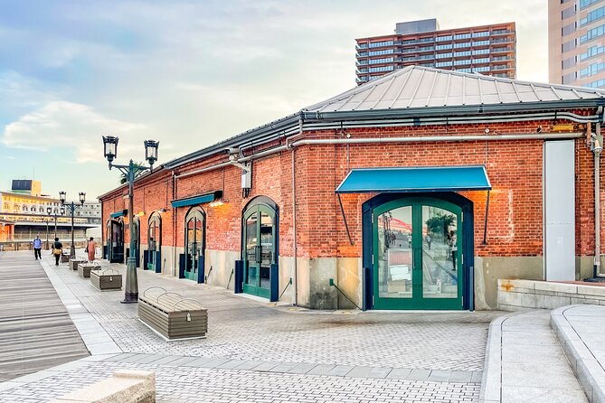 Kobe History & Photo Tour to Capture the Scenery and Cityscape - Experiencing Kobe-Style Dining