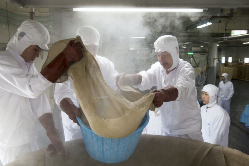 Kobe: Nada Sake Brewery District Private Walking Tour - Hakutsuru Sake Brewery Museum: Learn About Production and Historical Equipment