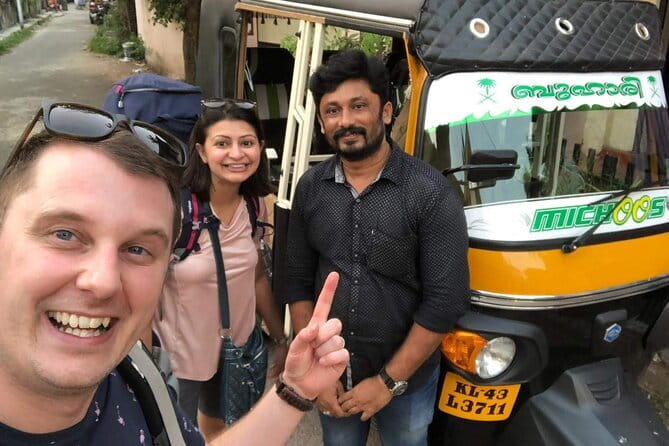 Kochi Tuk-Tuk Sightseeing Tour with Cruise Ship Pickup - Discovering the Dutch Cemetery