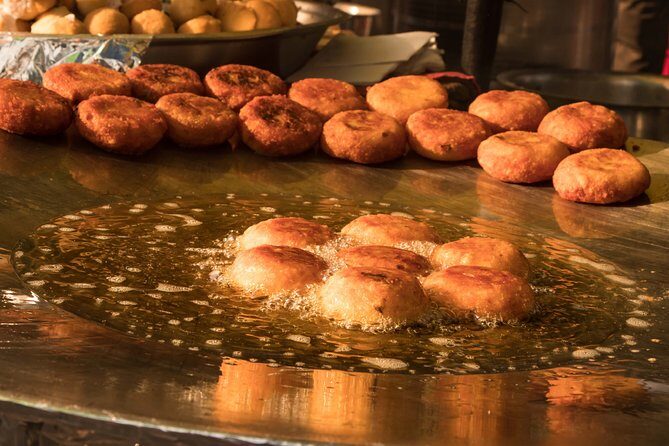 Kolkata Food Crawl (2 Hours Guided Local Food Tasting Tour) - Who Should Consider This Tour?