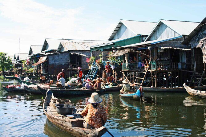 Kompong Phluk with Two Villages cruise tour from Siem Riep - Lunch on the Queen Tara: A Unique Dining Experience
