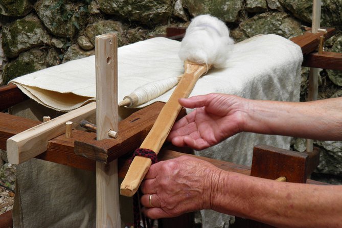 Konavle Valley Wine Tour From Dubrovnik With Train Ride and Wine Tasting - Indulging in a Traditional Ploughmans Lunch