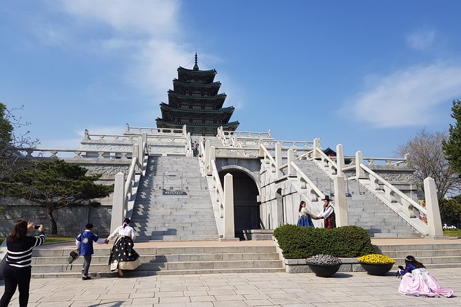 Korean Palace and Temple Tour in Seoul: Gyeongbokgung Palace and Jogyesa Temple - Frequently Asked Questions