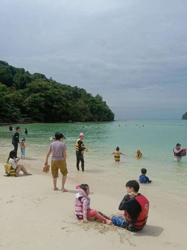 Kota Kinabalu: Manukan & Sapi Islands Snorkeling with Lunch - Who Should Consider This Tour?