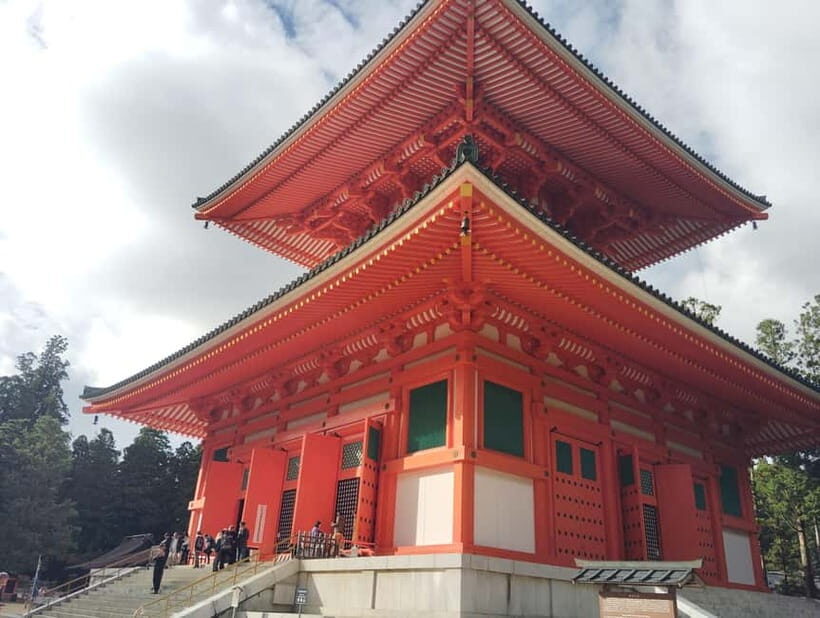 Koyasan: All the Highlights of Koyasan with Special Guide 4h - Starting at Okuno-in, the Inner Sanctuary