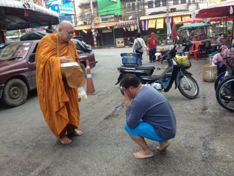 Krabi: Highlights Walking Tour with Buddhist Alms Ceremony - Key Points