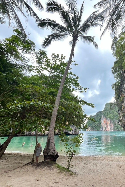 Krabi: Hong Islands - Join tour by Longtail boat - First Stop: Phak Bia Island