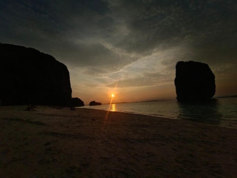 Krabi: Luxury Boat 7 Island Sunset With BBQ & Plankton Tour - Key Points