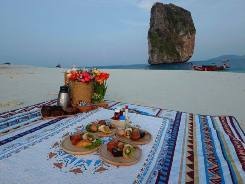 Krabi: Luxury Wooden Boat 4 Islands Sunrise With Picnic Tour - Key Points