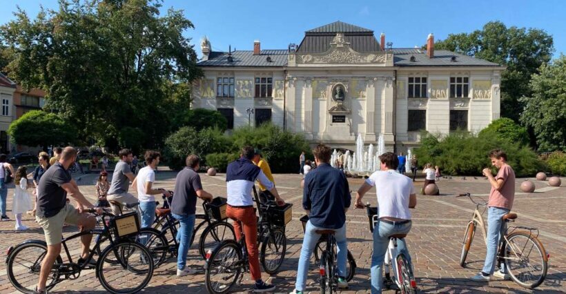 Krakow: 2h Kazimierz (Jewish Quarter) Bike Tour - An In-Depth Look at the Kazimierz Bike Tour