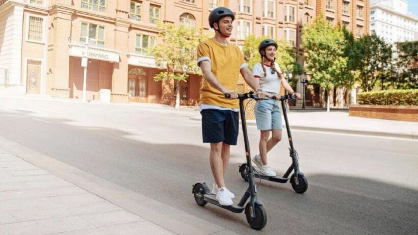 Krakow: 2h Old Town E-Scooter Tour - Key Points