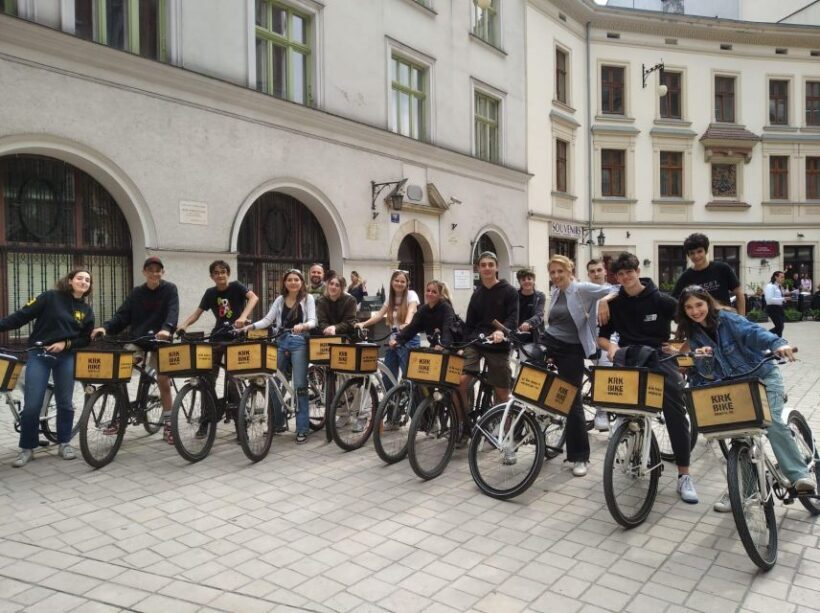 Krakow: 2h World War II, visiting the Ghetto bike tour - Key Points