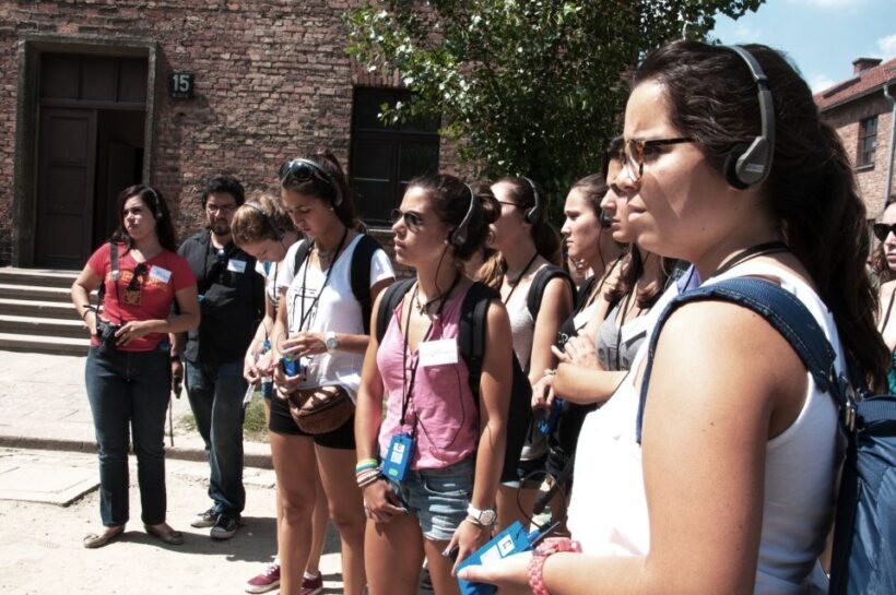 Krakow: Auschwitz-Birkenau Guided Tour Pickup/Lunch Options - Who Should Consider This Tour?