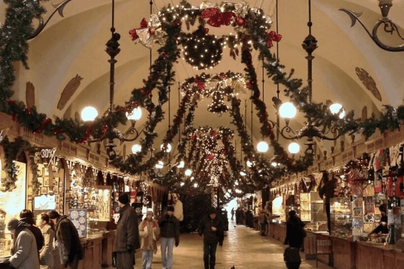 Krakow: Christmas Market and City Highlights Walking Tour - A Detailed Look at the Krakow Christmas Market and City Highlights Walking Tour