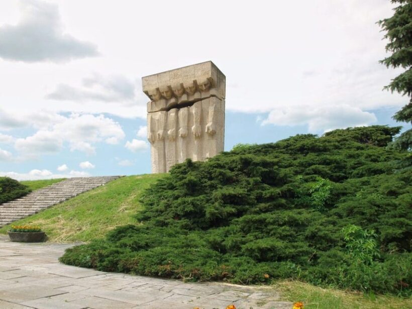 Krakow: Former Concentration Camp Plaszow Guided Tour - Final Thoughts