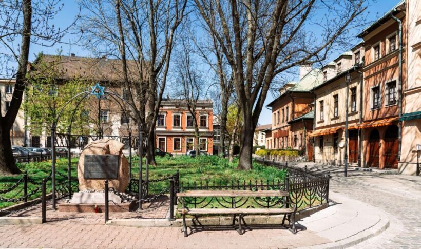 Krakow: Full Tour Regular 1.5h guided city tour by E-Cart - What Makes This Tour Stand Out