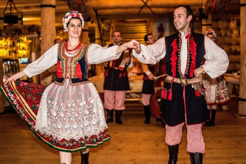 Krakow: Full Traditional Polish Dinner & Folk Show - A Closer Look at the Experience