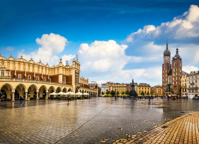 Krakow: Guided Sightseeing Tour by E-Scooter with Snacks - A Closer Look at the Experience