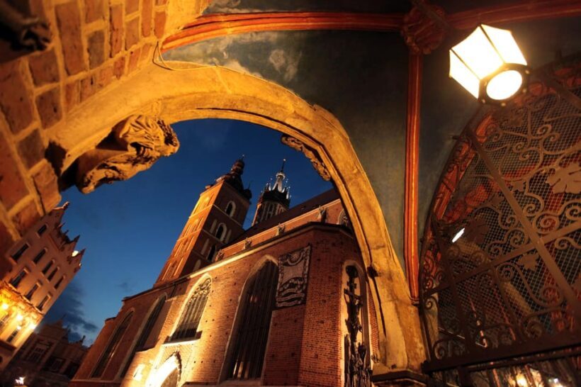 Krakow: John Paul II Guided Tour with Wawel Castle Entry - A Detailed Look at the Tour