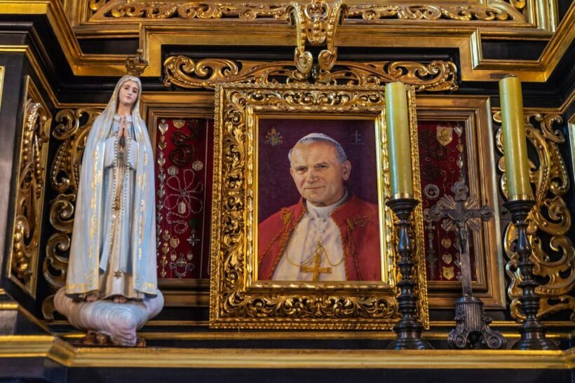 Krakow: John Paul II Guided Tour with Wawel Castle Entry - Why This Tour Offers Good Value