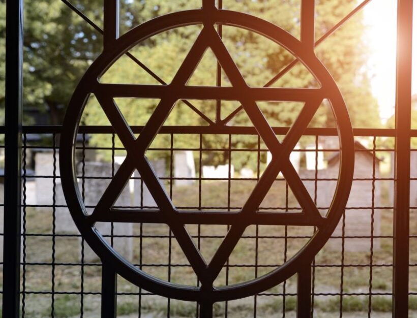 Krakow Kazimierz and Jewish Ghetto Tour with Synagogues - Introduction: A Thoughtful Window into Krakow’s Jewish Heritage